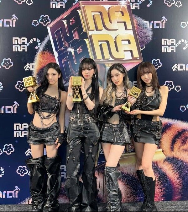 aespa Wins 3 Trophies at '2025 MAMA Awards'... From Elegant Dresses to ...