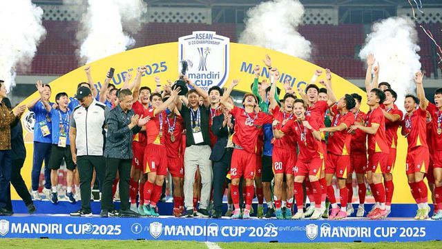 미쳤다, 박항서 넘어섰다…동남아축구 역사상 최초 업적 달성해 난리 난 '한국 감독'