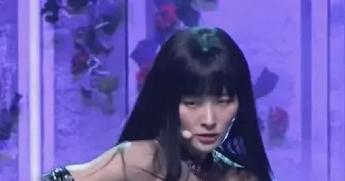 블랙 오프솔더 엉밑살 레드벨벳 슬기 솔로 데뷔 무대