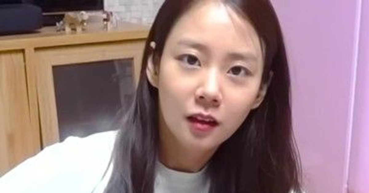 흰티에 청바지 카라 한승연 움짤⋯