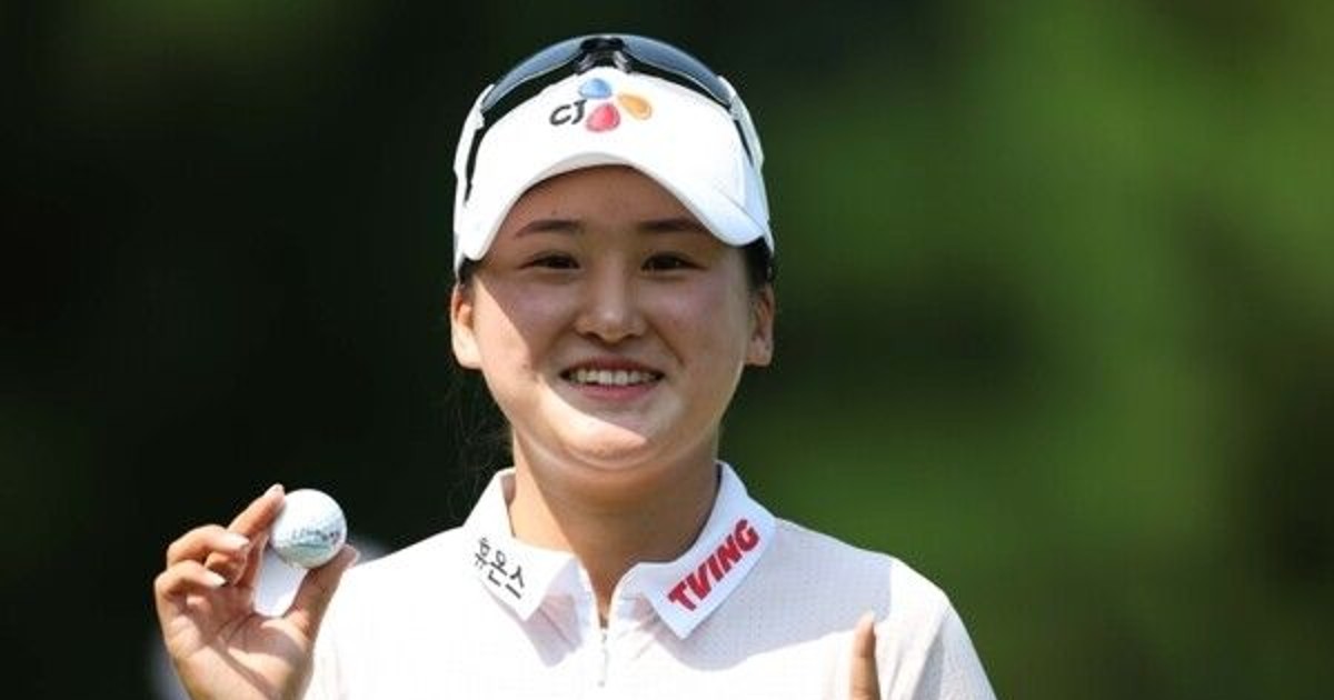 '홀인원' 리슈잉, KLPGA BC카드·한경레이디스컵 2R 공동 선두
