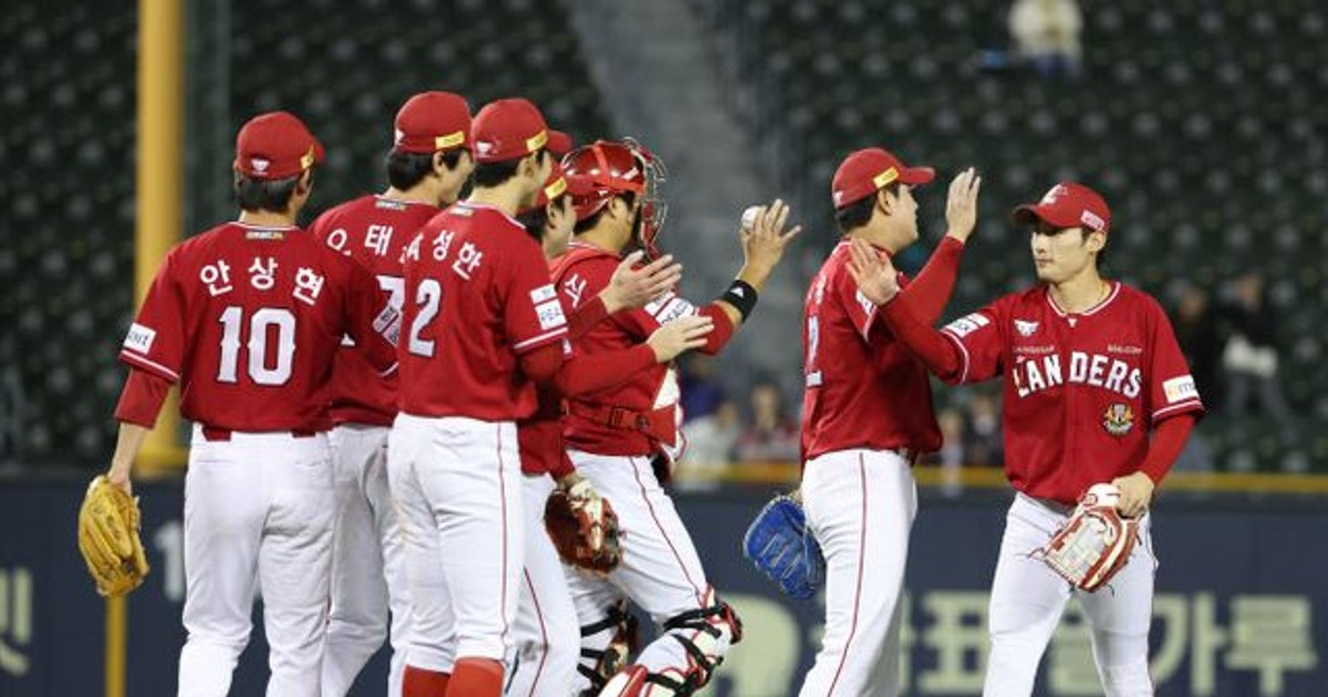 두산, SSG에 패해 5위 확정...SSG-NC, 마지막 3위 대결