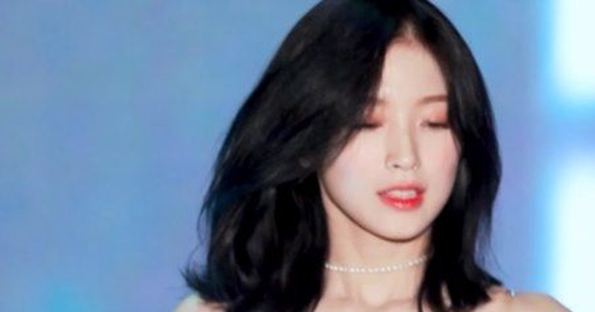 크롭 오프숄더 새하얀 순백의 오마이걸 아린