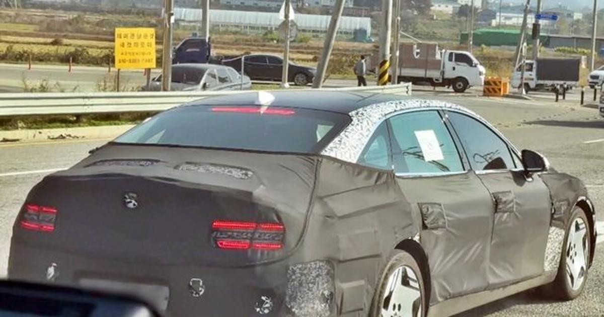 "뒷좌석 엄청 넓어진다” 제네시스, 휠베이스 늘린 ‘G80 전동화모델 롱바디' 포착