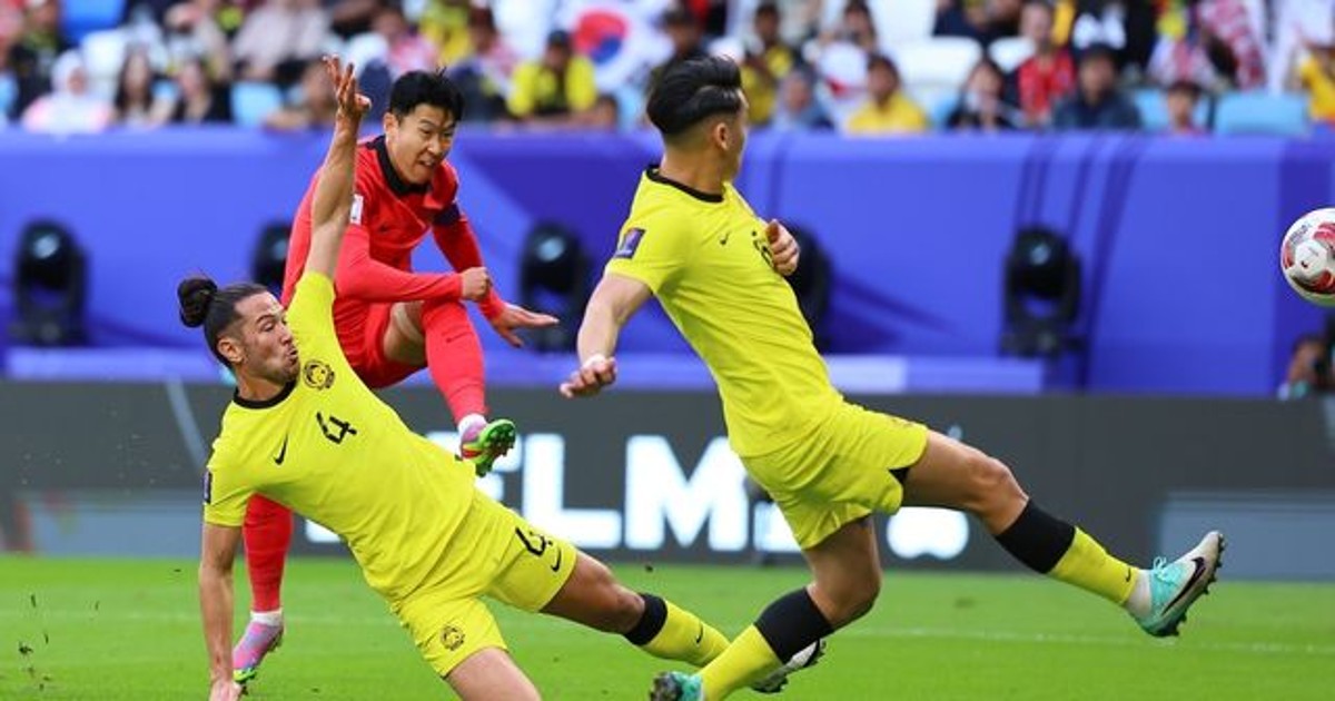 'EPL 역대 최고 아시아 축구 선수' 3위는 오카자키 신지, 2위는 손흥민, 1위는 바로…