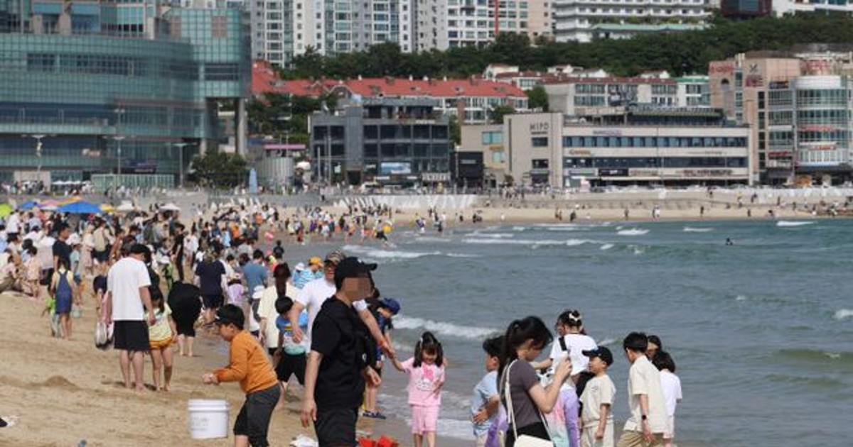 “여름이다”부산 해운대·송정 해수욕장 오늘부터 부분 개장 
