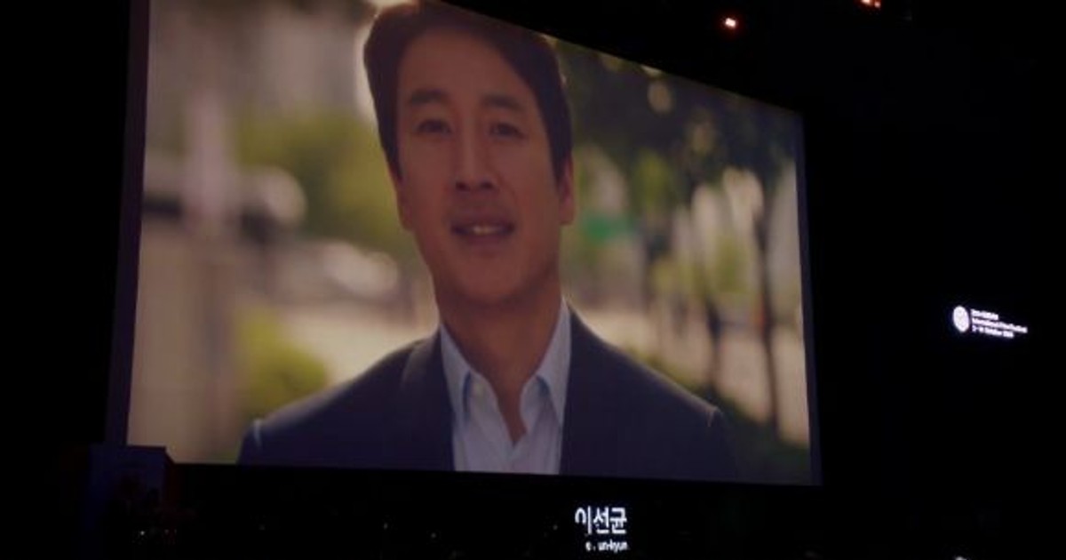 [29th BIFF] 故이선균, 한국영화공로상 안타까운 이별 송중기 눈물
