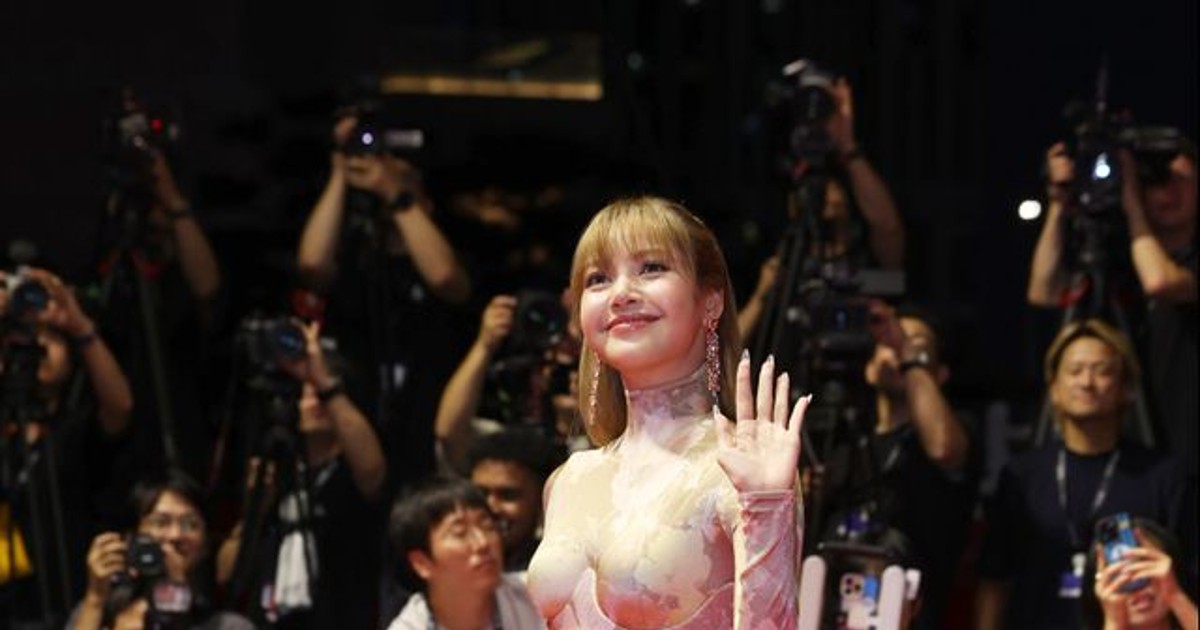 [30th BIFF] 화이트·블랙은 ‘노잼’…손예진·한소희→블핑 리사, 레드카펫 빛낸