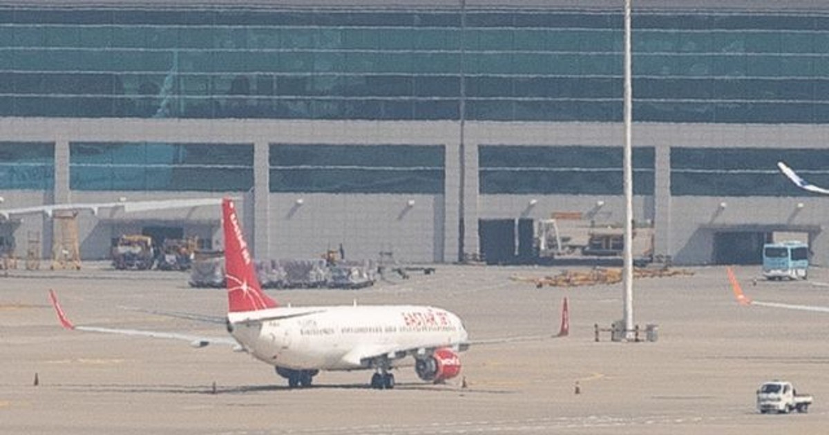 이륙 전 이스타항공 객실서 연기…발생 원인 조사 중